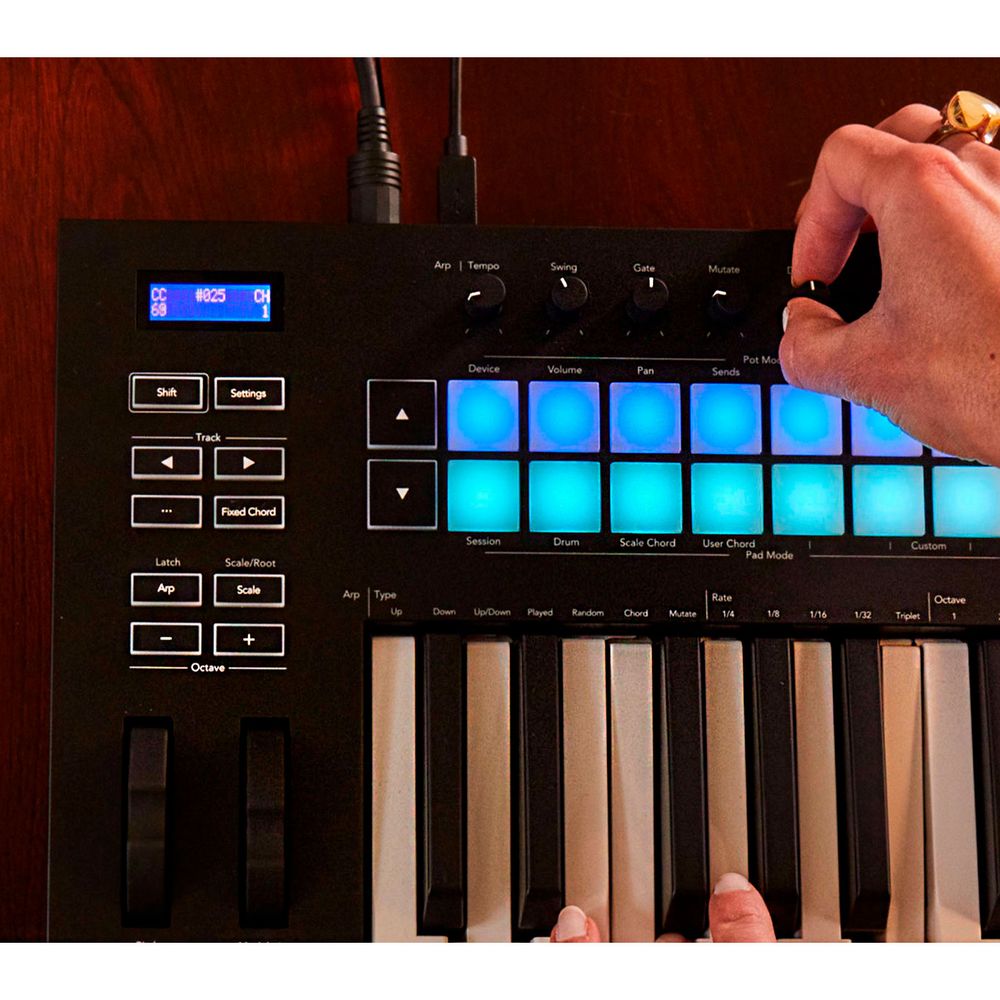 Teclado Controlador Novation Launchkey 25 MK3 25 Teclas Midi USB - Citron Teclado Controlador Novation Launchkey 25 MK3 25 Teclas Midi USB - Citron